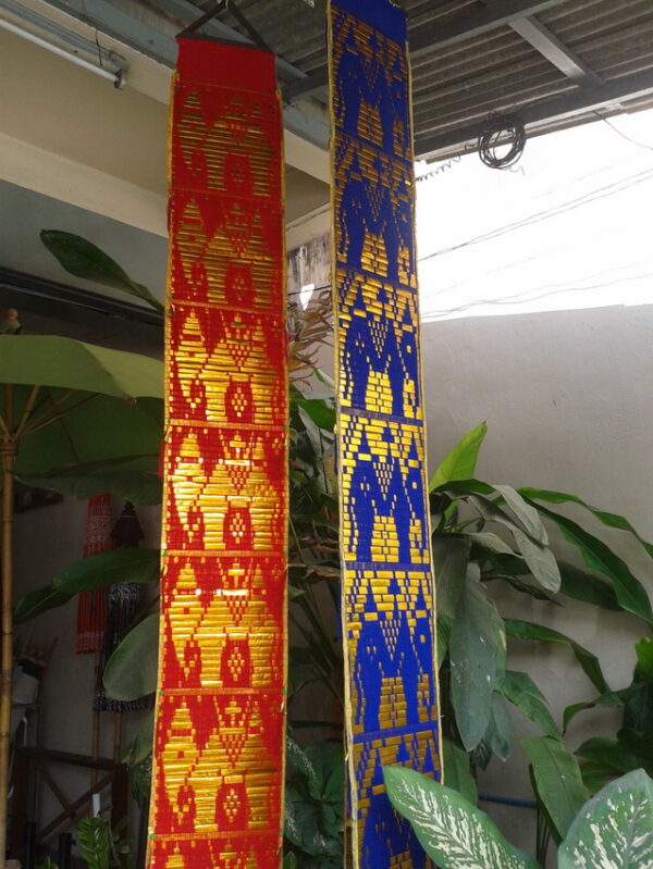 ตุงผ้าล้านนา – สล่าร้อยแปด รับทำบุษบก ไม้แกะสลัก ตู้เทียนชัย